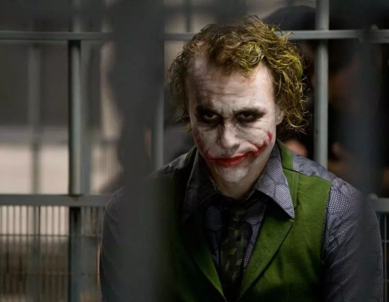 A „The Dark Knight” törölt jelenetben a Joker a buszon ül