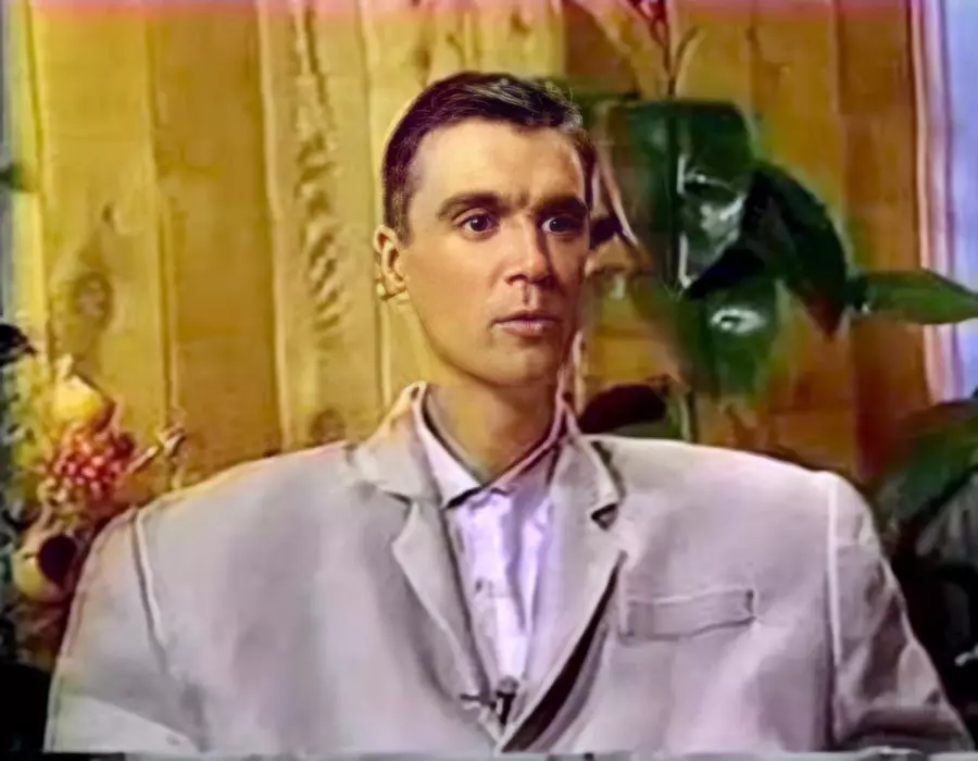 Katso Talking Headsin David Byrnen haastattelemassa itseään