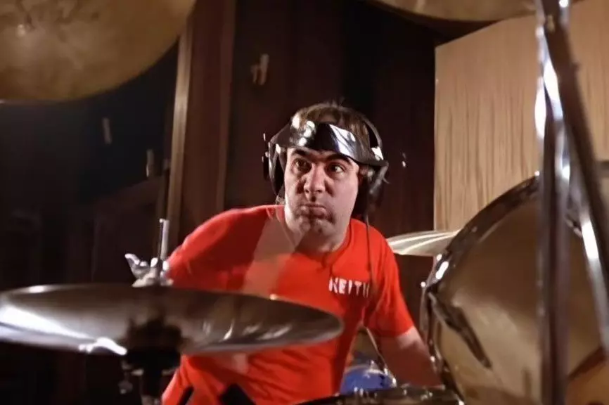 Ji bo The Who's Baba O'Riley rêça drumek veqetandî ya Keith Moon