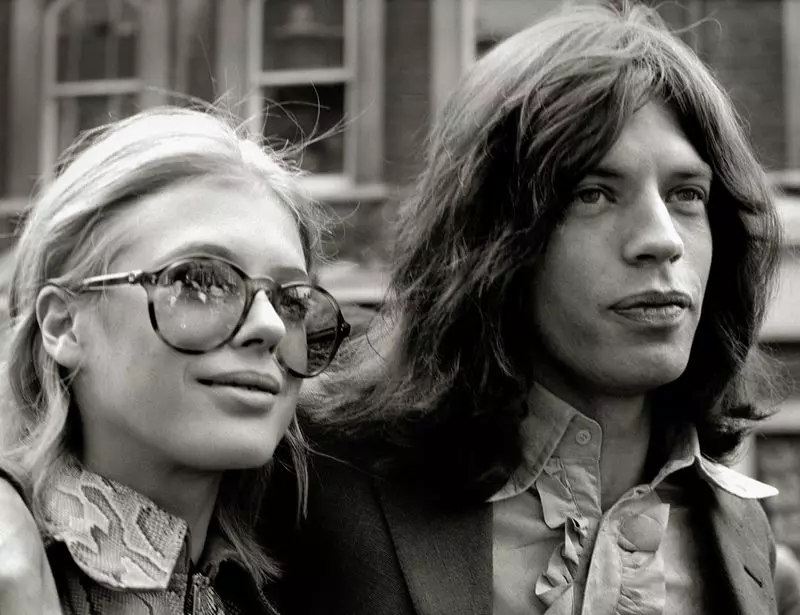 Rastiya li pişt Mick Jagger, Marianne Faithfull û barek Marsê