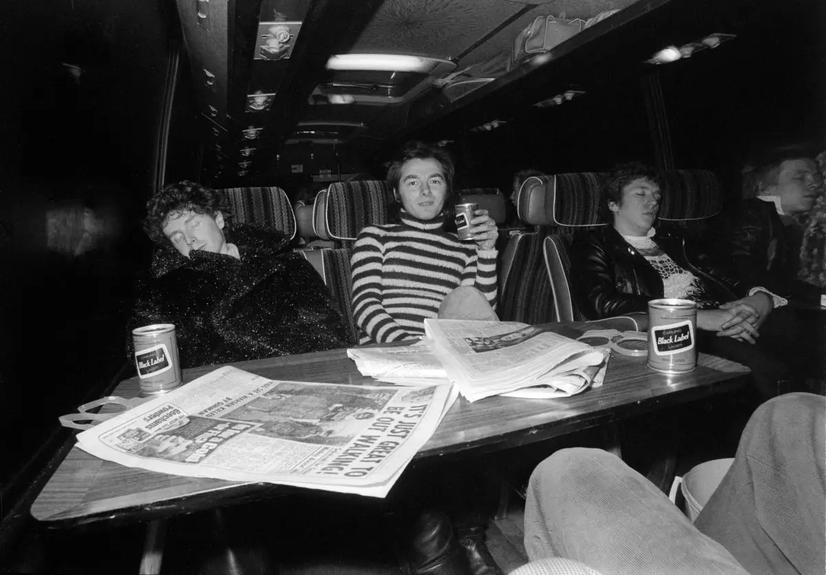 Anarchy Tour strætó. Des 1976. Malcolm McLaren og The Sex Pistols.