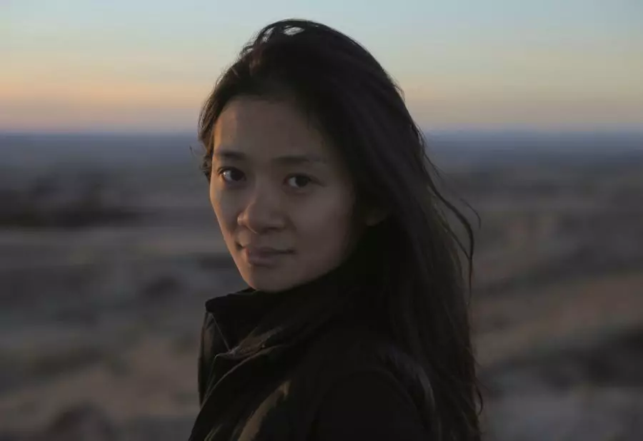 Chloé Zhao ən yaxşı rejissor nominasiyasında tarixi Qızıl Qlobus qazandı