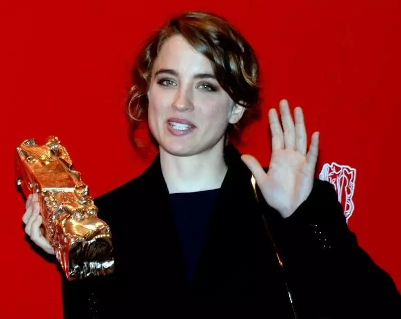 Adèle Haenel gvidas elpaŝojn dum Roman Polanski gajnas Plejbone Direktoro ĉe Cesar Awards