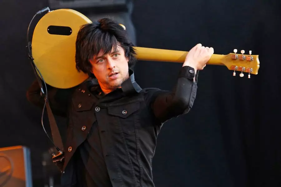 Billie Joe Armstrong nan Green Day kouvri Starjet