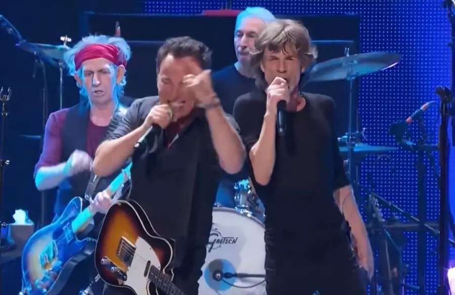 Bruce Springsteen ja The Rolling Stones esitavad teose "Tumbling Dice"