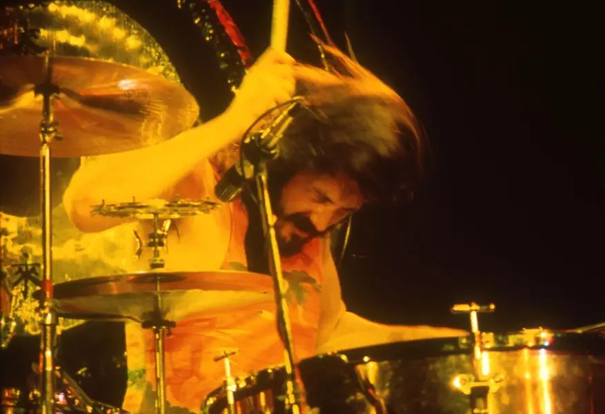 Ang paboritong kanta ni John Bonham nga Led Zeppelin nga ipatugtog nga live