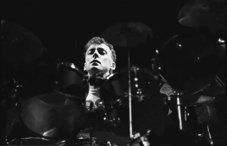 Reveja o incrível solo de bateria de Neil Peart para a música 'YYZ' do Rush