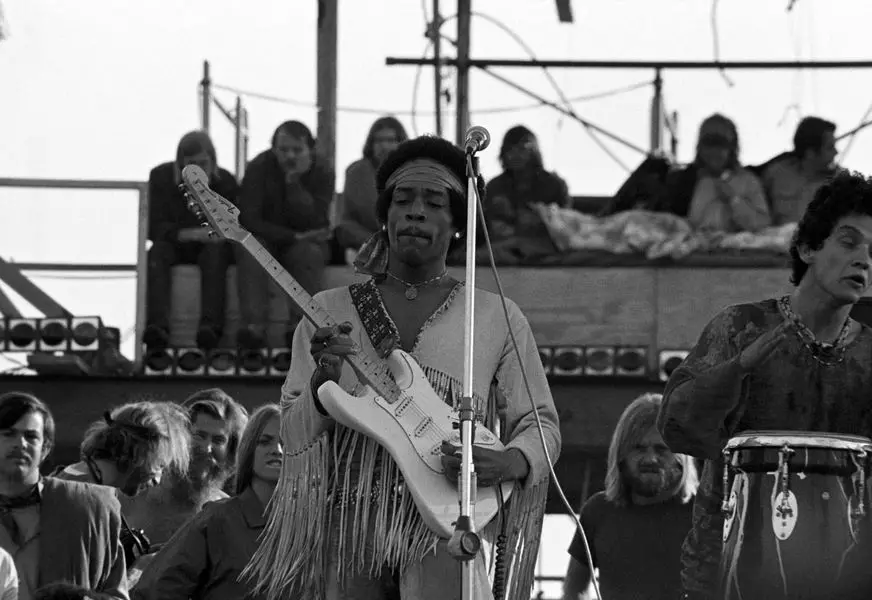 Čarobna predstava Jimija Hendrixa z 'Star-Spangled Banner'