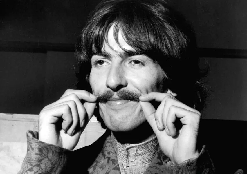 Lub Beatles zaj nkauj George Harrison sau rau "dhau lub sijhawm"