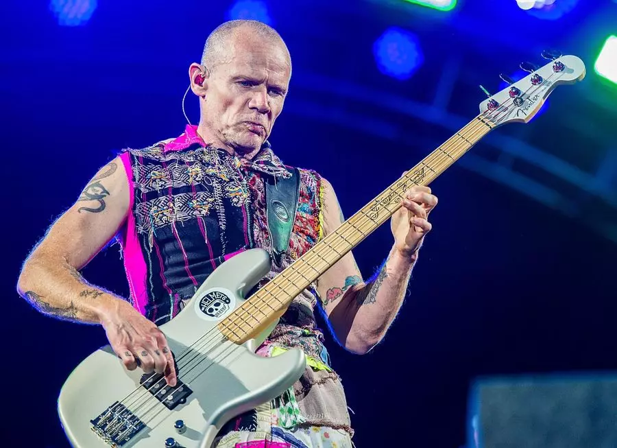 Red Hot Chili Peppers တွင် Flea ၏ သီးခြားဘေ့စ် 'မရပ်နိုင်'