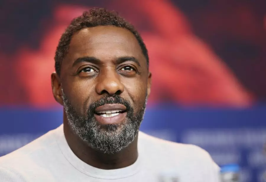 Idris Elba သည် James Bond ကောလာဟလများကို ဆွေးနွေးသည်။