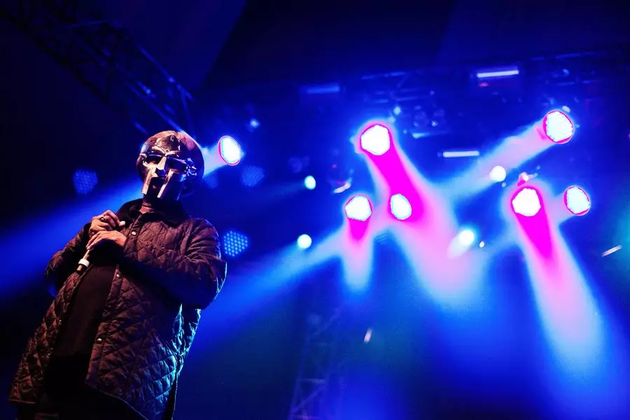 Hiphopo ikona MF Doom mirė sulaukusi 49 metų