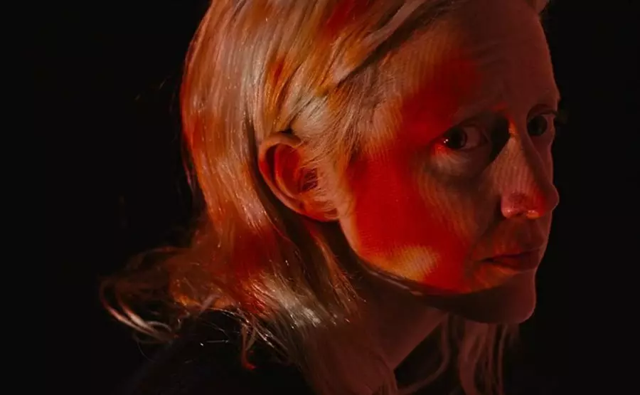 «Иесі» шолуы: Брэндон Кроненбергтің фантастикалық қорқынышты фильмі