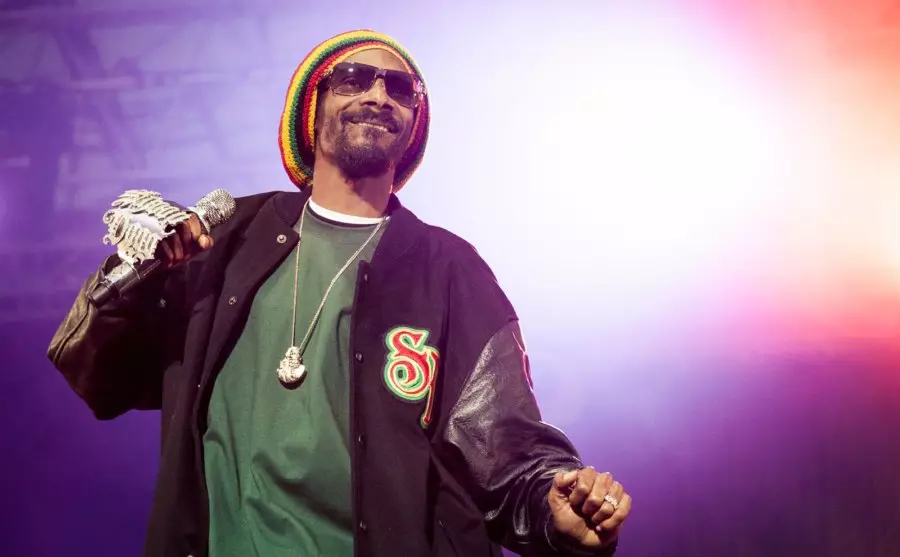 Snoop Dogg ähli döwürde iň gowy görýän 10 rapçisiniň adyny tutýar