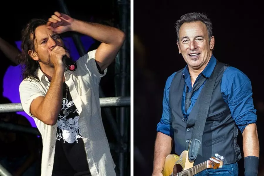 Eddie Vedder agus Bruce Springsteen ag casadh 'Better Man'