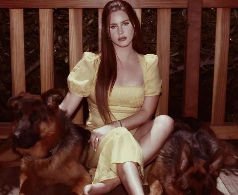 Lana Del Rey predstavuje nový singel a artwork pre nadchádzajúcu LP platňu