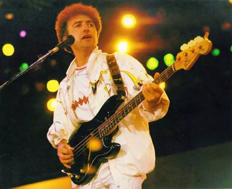 Deacon basszust izolált a Queen's Another One Bites The Dust című számában