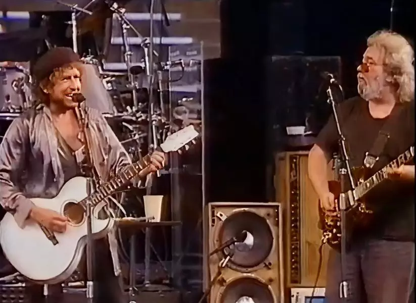 Боб Дилан мен The Grateful Dead «Мен сені қалаймын» әнін орындайды, 1987 ж