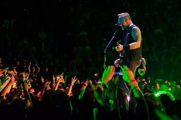 Cusboonaysiinta soo kabashada James Hetfield ee Metallica ee saaxiibkii kooxda Lars Ulrich