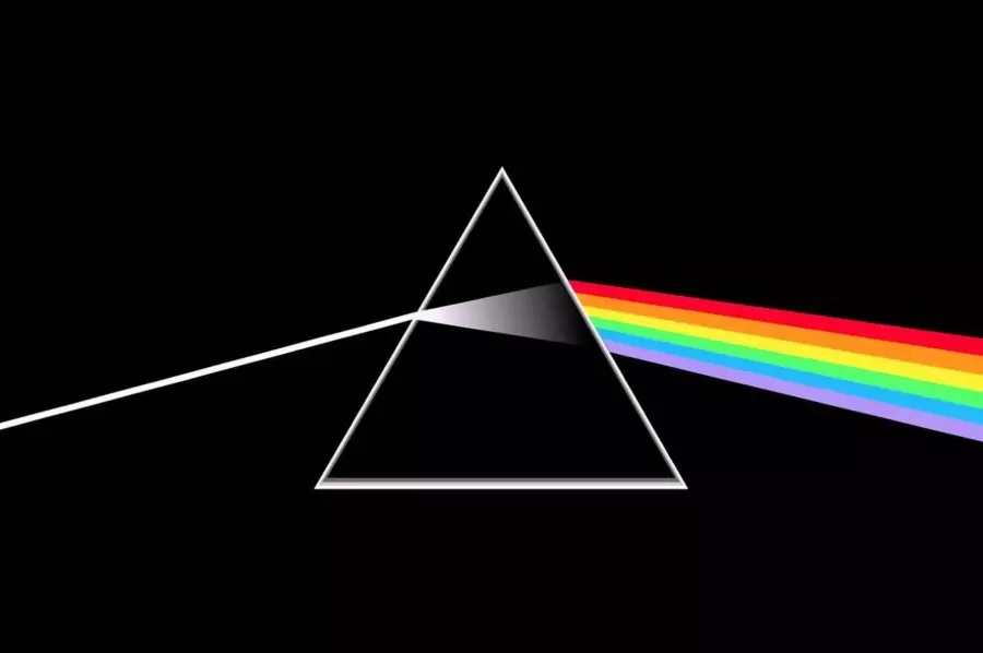 Pink Floyd သည် Dark Side Of The Moon ဟူသောအမည်ကို ပြောင်းလဲလုနီးပါးဖြစ်သည်။