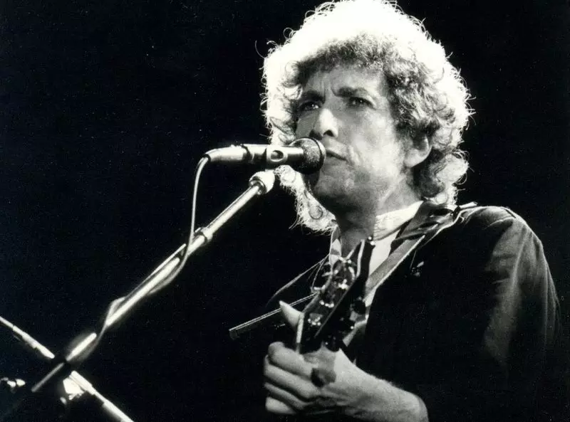 Bob Dylan laulaa I Want You -kappaleen vuonna 1990 harvinaisissa videoissa