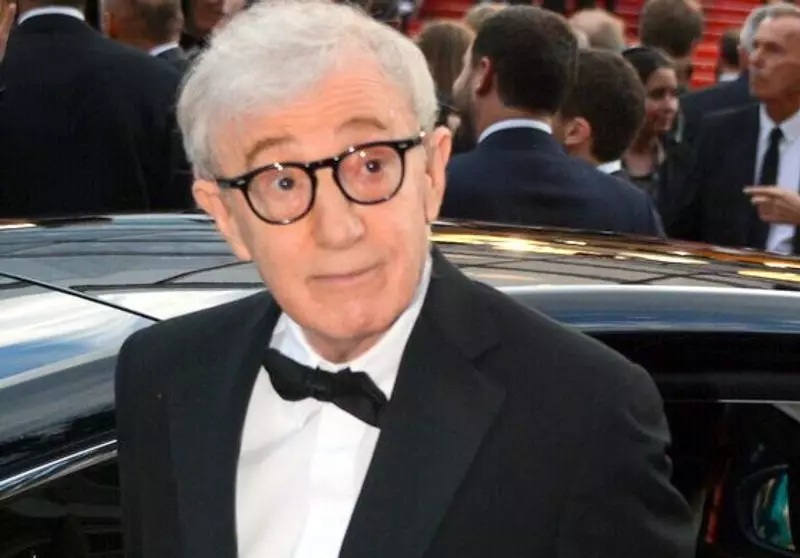 Stephen King kritiséiert d'Entscheedung Woody Allen Buch ze annuléieren