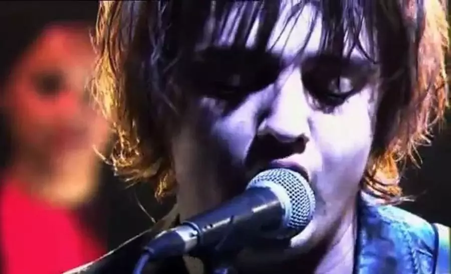 Σπάνιο στιγμιότυπο χαοτικής συναυλίας από τους Libertines το 2002