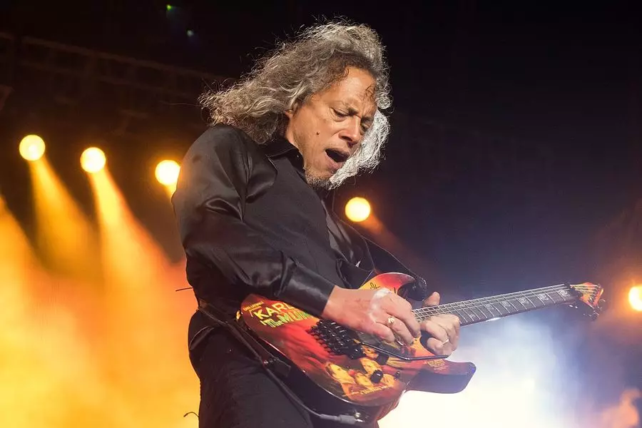 Kirk Hammett ar sut ysgrifennodd riff 'Enter Sandman'