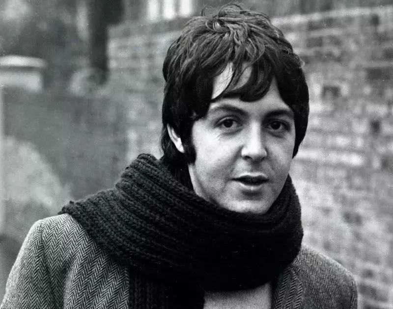 Kiam Paul McCartney renkontis komiksoolegendon Jack Kirby