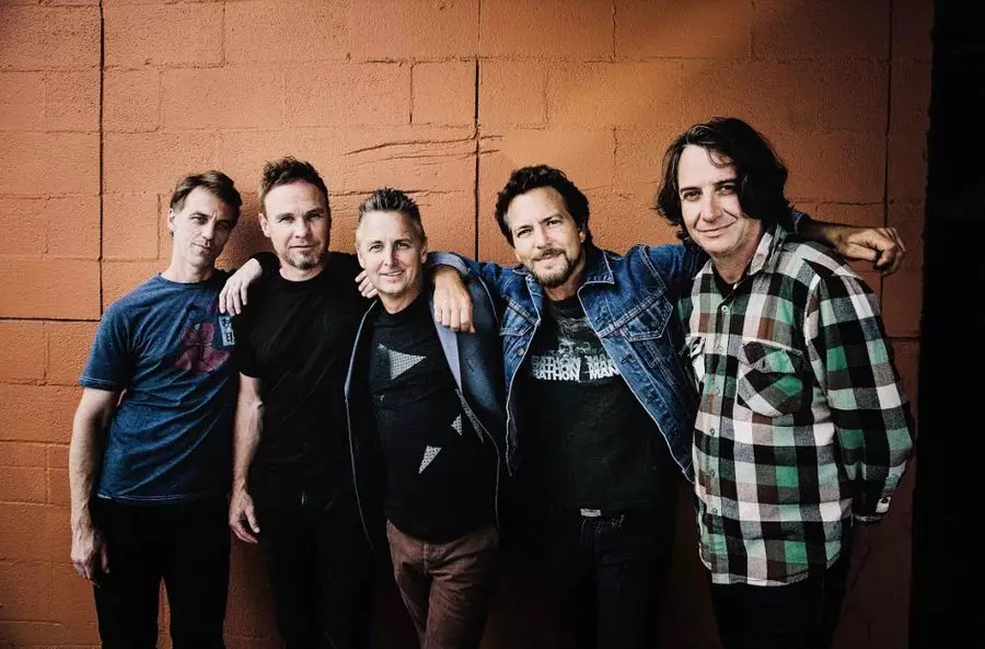 Pearl Jam huet den Tour ausgestallt wéinst dem Coronavirus Ausbroch