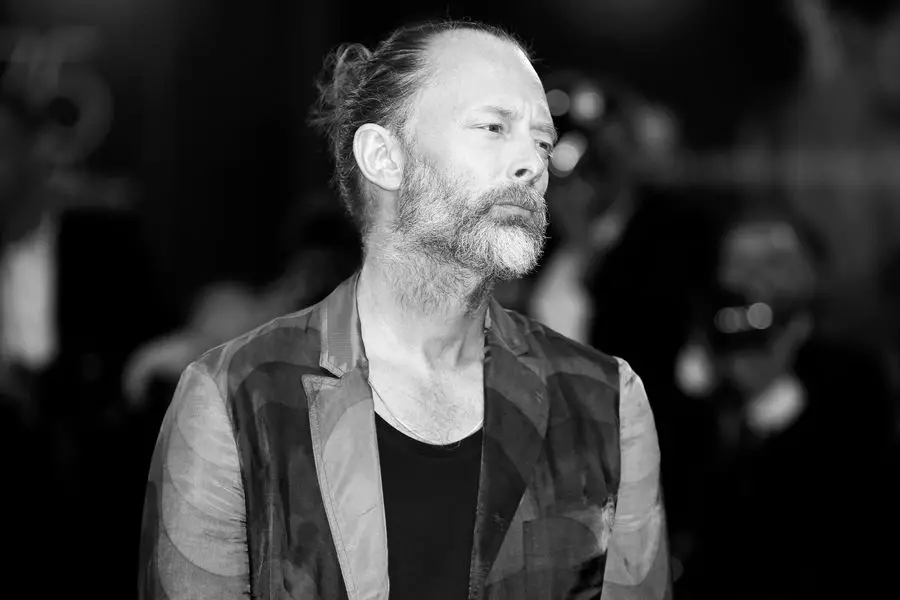 Pan arbedodd Thom Yorke gefnogwr cythryblus yn ystod sioe Radiohead