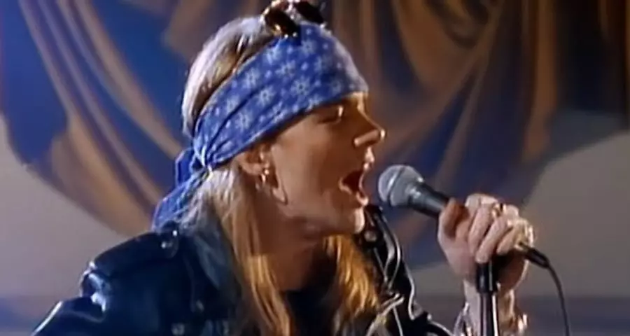 Guns 'N' Roses' Axl Rose သည် တစ်ခါက ပိုးဖလံကို သေနတ်ဖြင့် ပစ်သတ်ခဲ့ဖူးသည်။