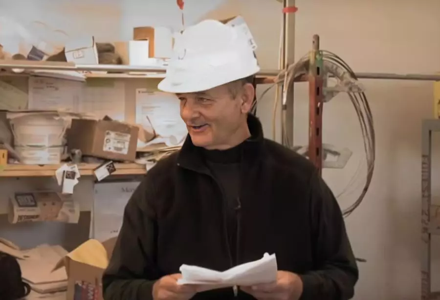 Bill Murray kanthi apik maca puisi menyang situs bangunan
