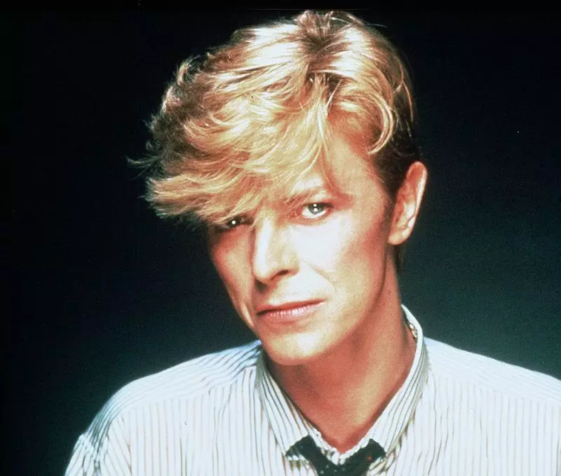 Súil ar anam plaisteach David Bowie in 'Young Americans'