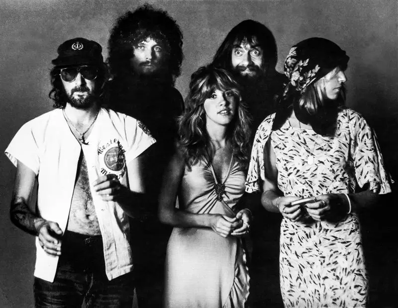 Buckingham/Nicks 시대 Fleetwood Mac의 '최면화'를 시청하세요.