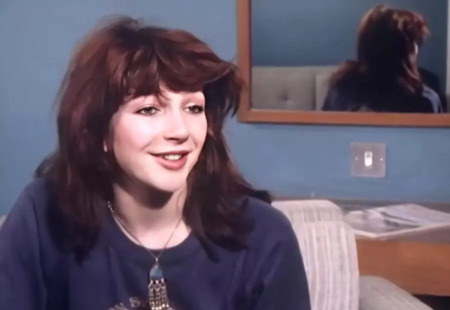 २० वर्षीया केट बुशले आफूलाई यौन प्रतीक भएको धारणालाई खण्डन गर्छिन्