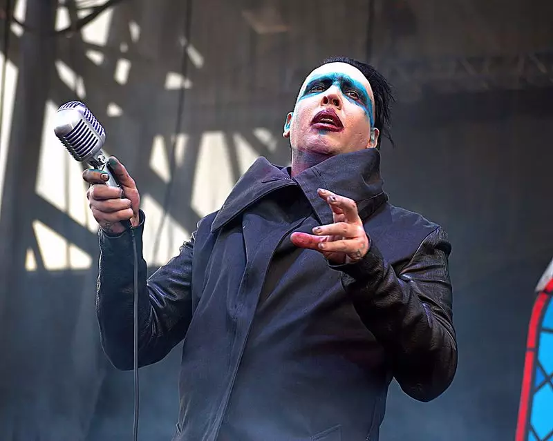 Marilyn Manson mohon akuzat për abuzim në një deklaratë të re