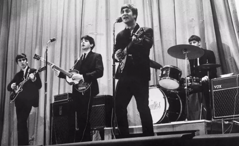 1963년 Royal Variety Performance에서 공연하는 비틀즈