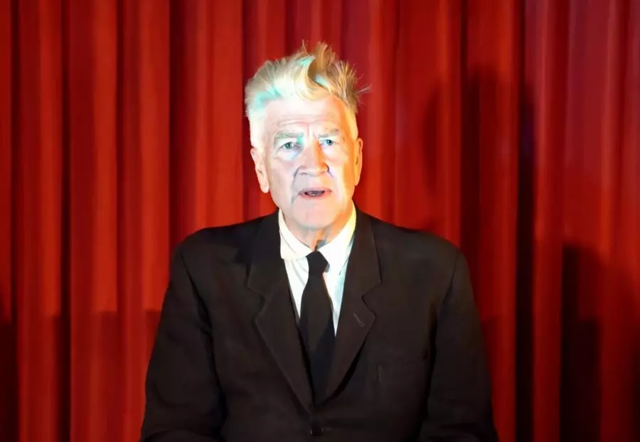 Deleng maneh kecemerlangan video 'Crazy Clown Time' David Lynch