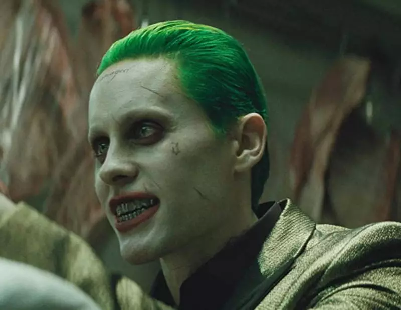 Jared Leto ludos La Ĵokeron en la "Justice League" de Zack Snyder