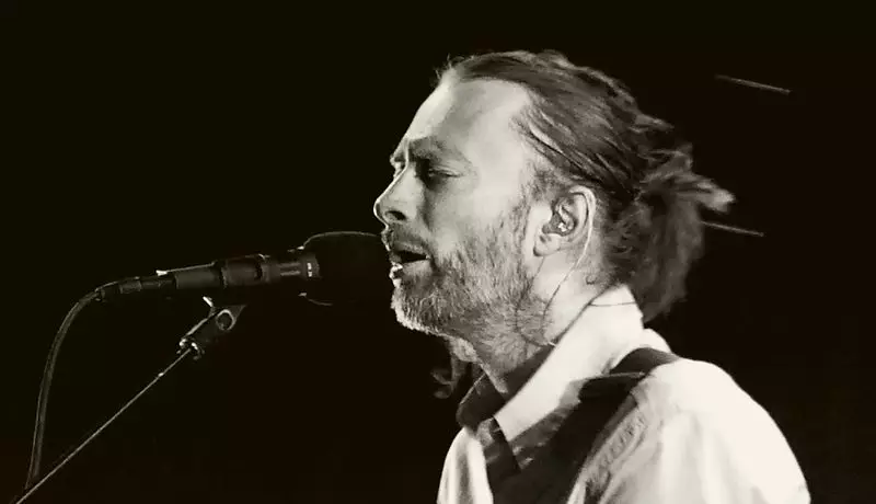 Radiohead e tobana le menyenyetsi e hakanyang karohano ea bona