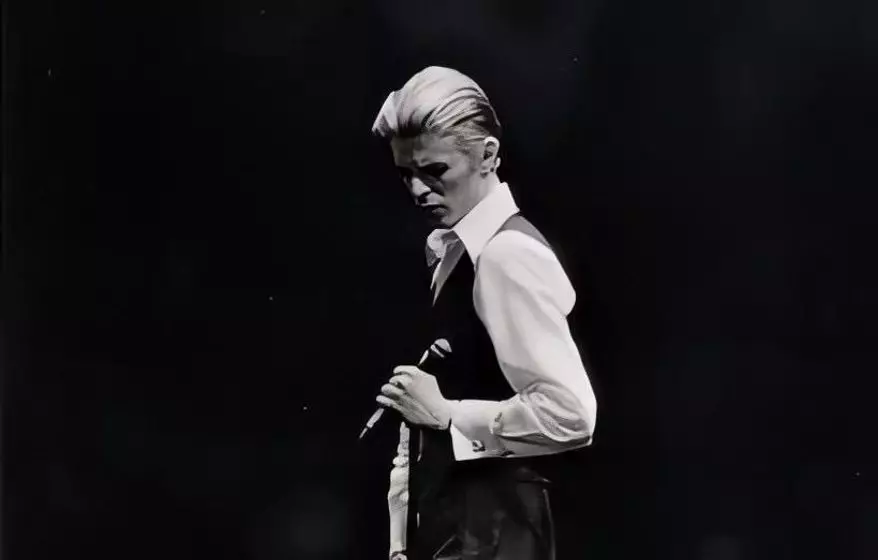 David Bowie juokingas „The Velvet Underground“ viršelis, 1976 m