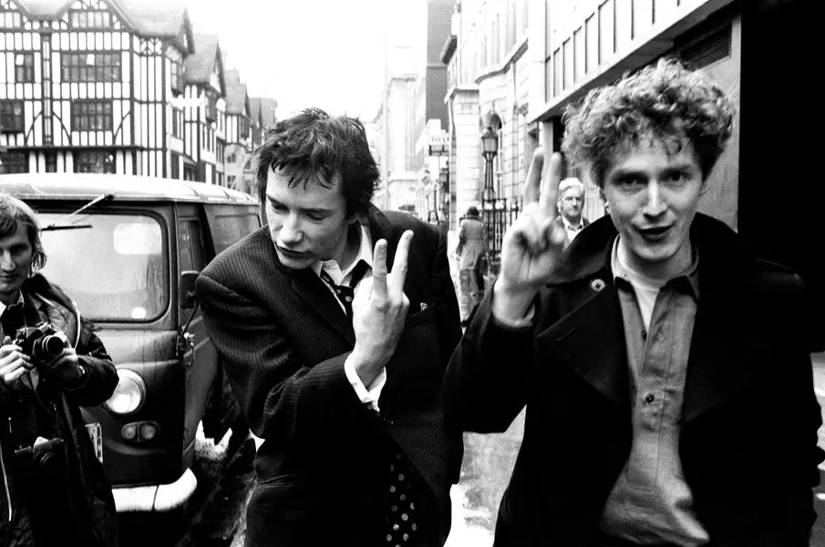 Чаму «Божа, захавай каралеву» Sex Pistols была забароненая BBC