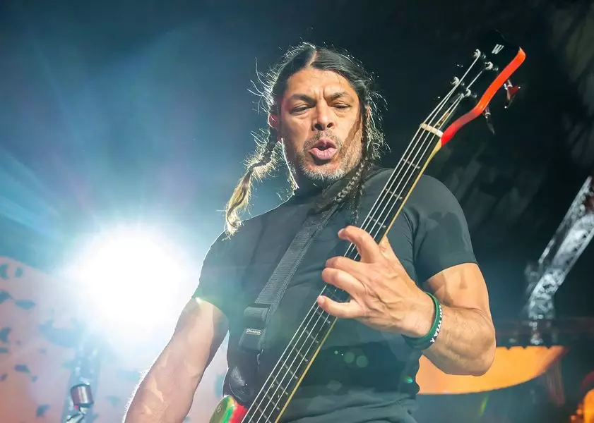 Metallica bassist Robert Trujillo pese sili ona fiafia i ai