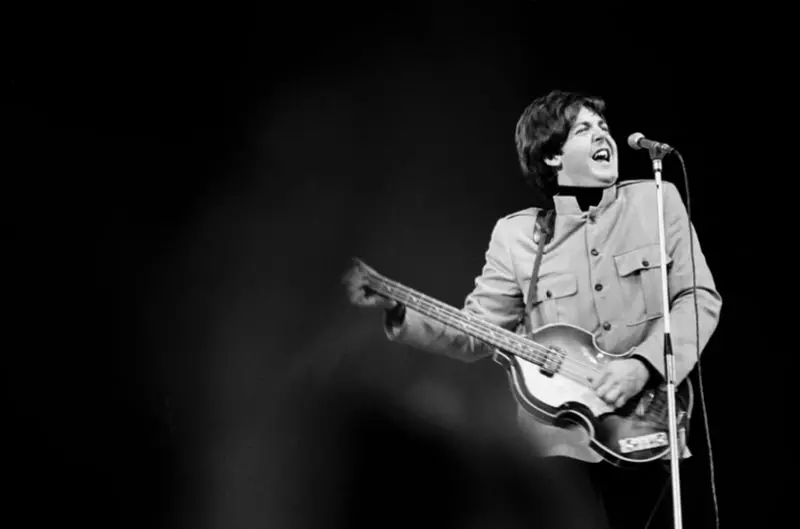 Bass terasing Paul McCartney dina Beatles 'Hello, Goodbye'