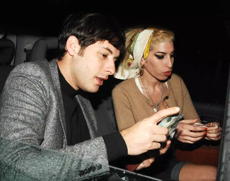 Ang iconic na pagkakaibigan nina Amy Winehouse at Mark Ronson