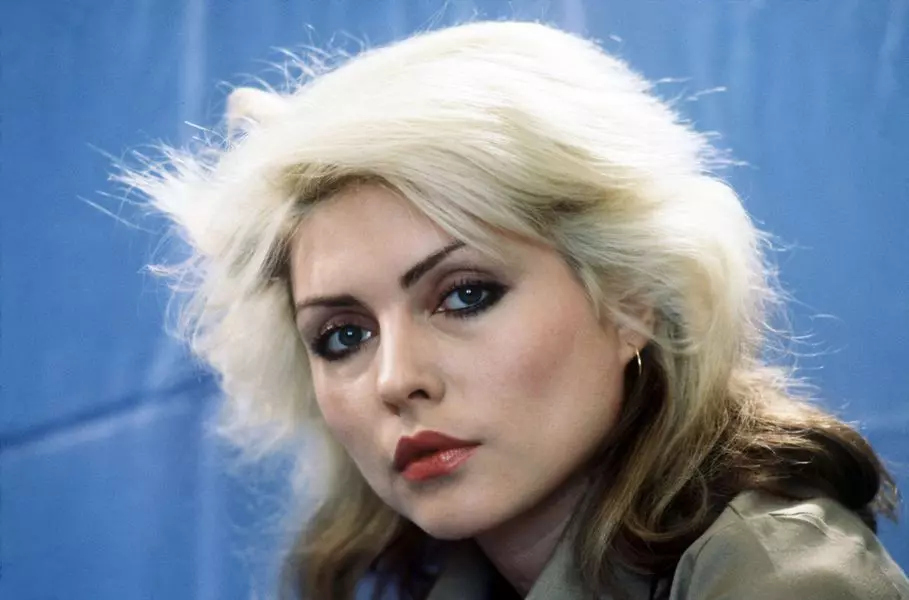 Blondie's Debbie Harry लाई नायक साबित गर्न 5 पृथक भोकलहरू