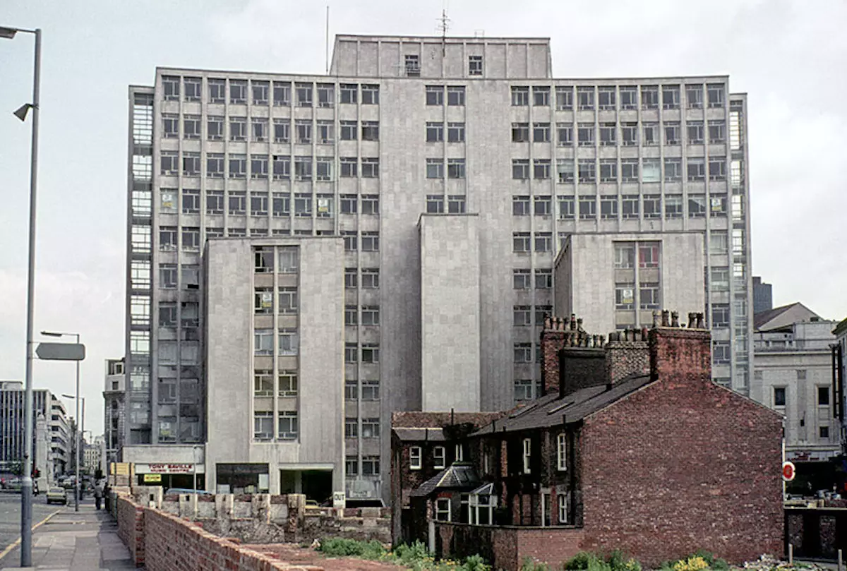 Stražnji dio Peter Housea iz ulice Lower Mosley 1967. Dizajnirao Amsell & Bailey za Clerical Medical & General Life Assurance Company, 1958.