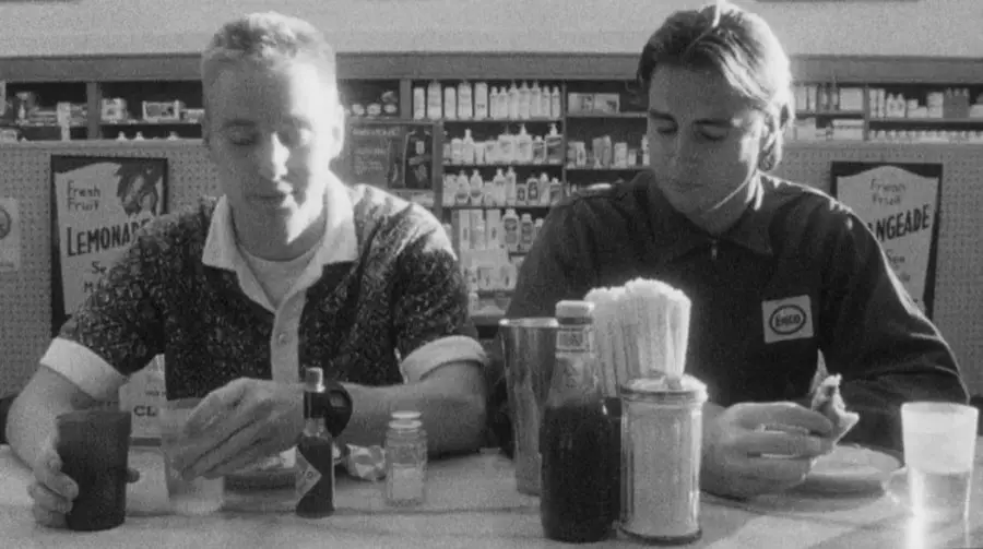 Czarno-biały film krótkometrażowy „Bottle Rocket” Wesa Andersona