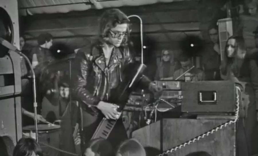 최초의 Kraftwerk 쇼 중 하나의 영상, 1970